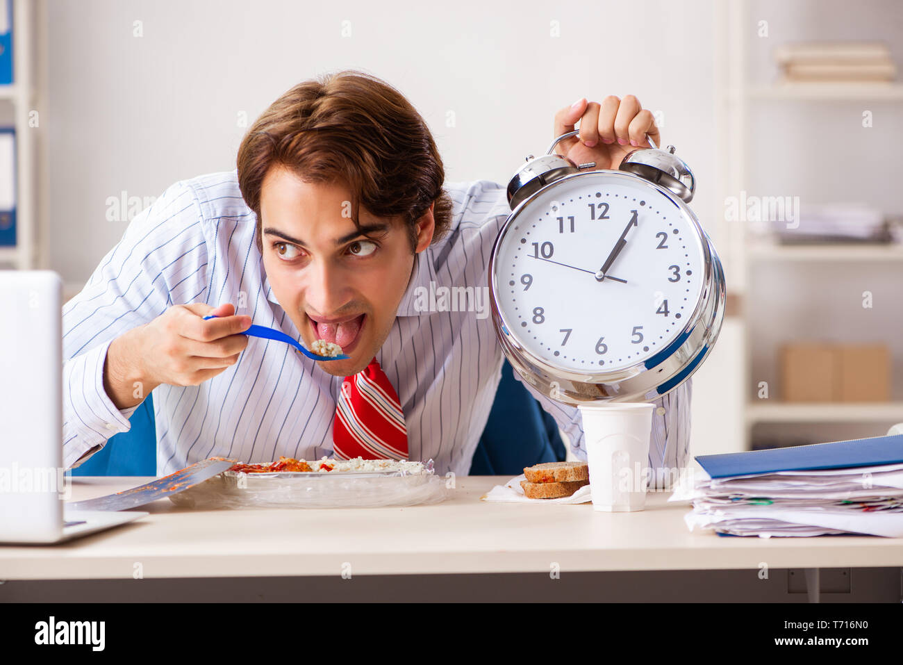 Man having meal at work during break Stock Photo - Alamy