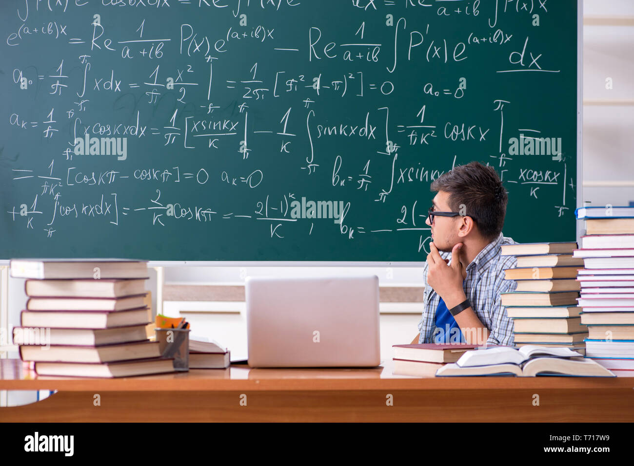 Pupil puzzled computer hi-res stock photography and images - Alamy