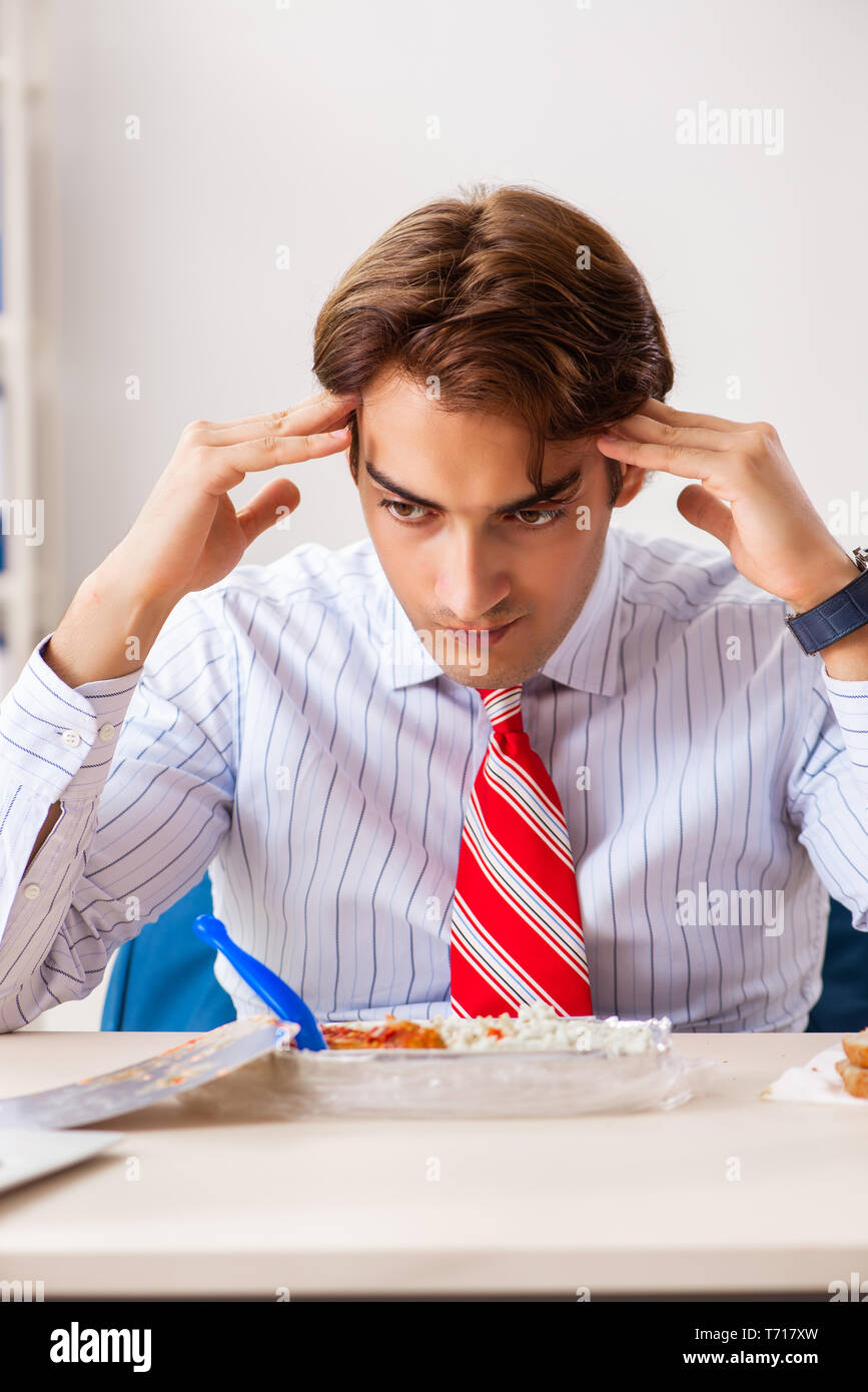 Man having meal at work during break Stock Photo - Alamy