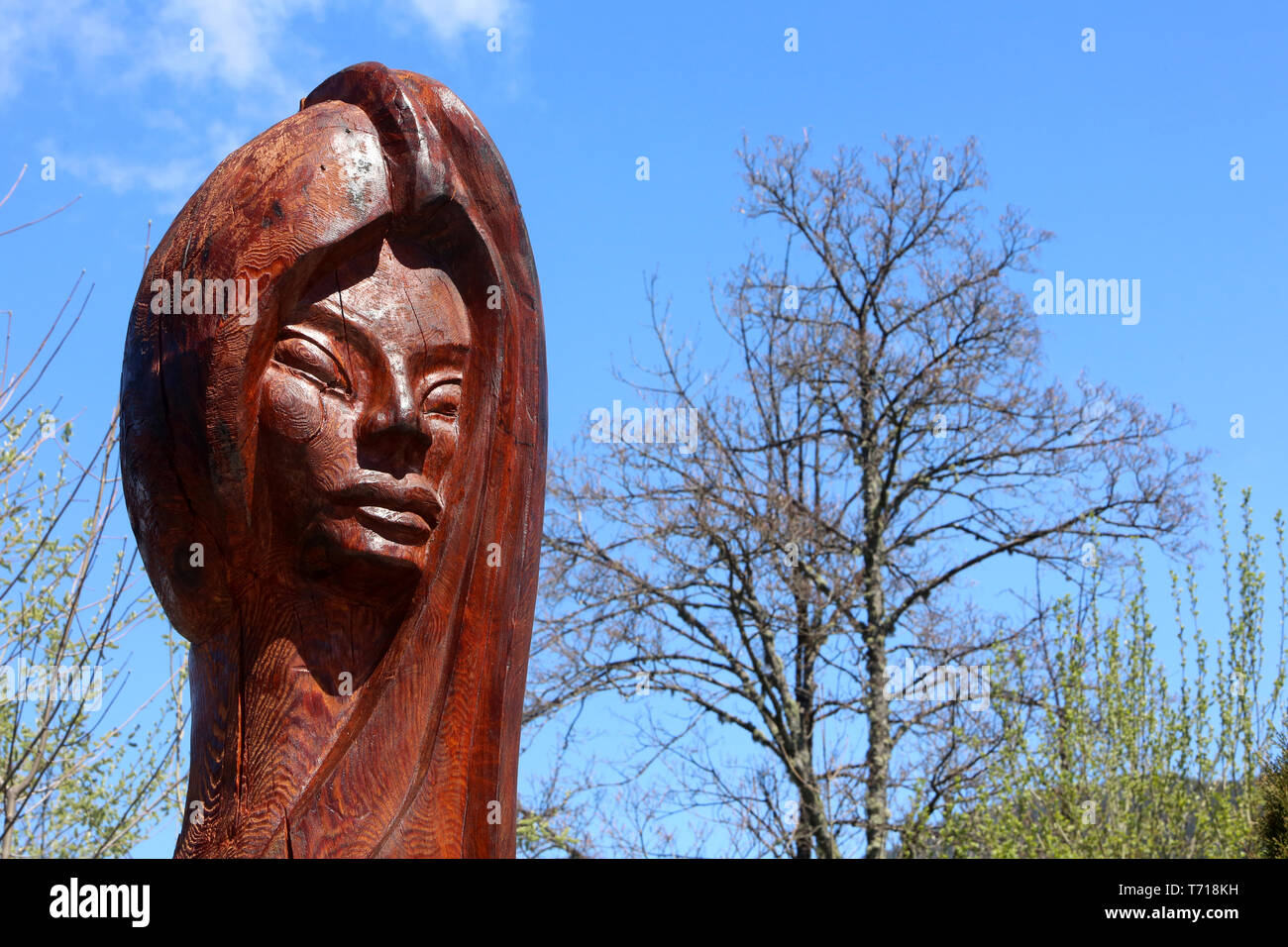 Vierge statue bois hi-res stock photography and images - Alamy