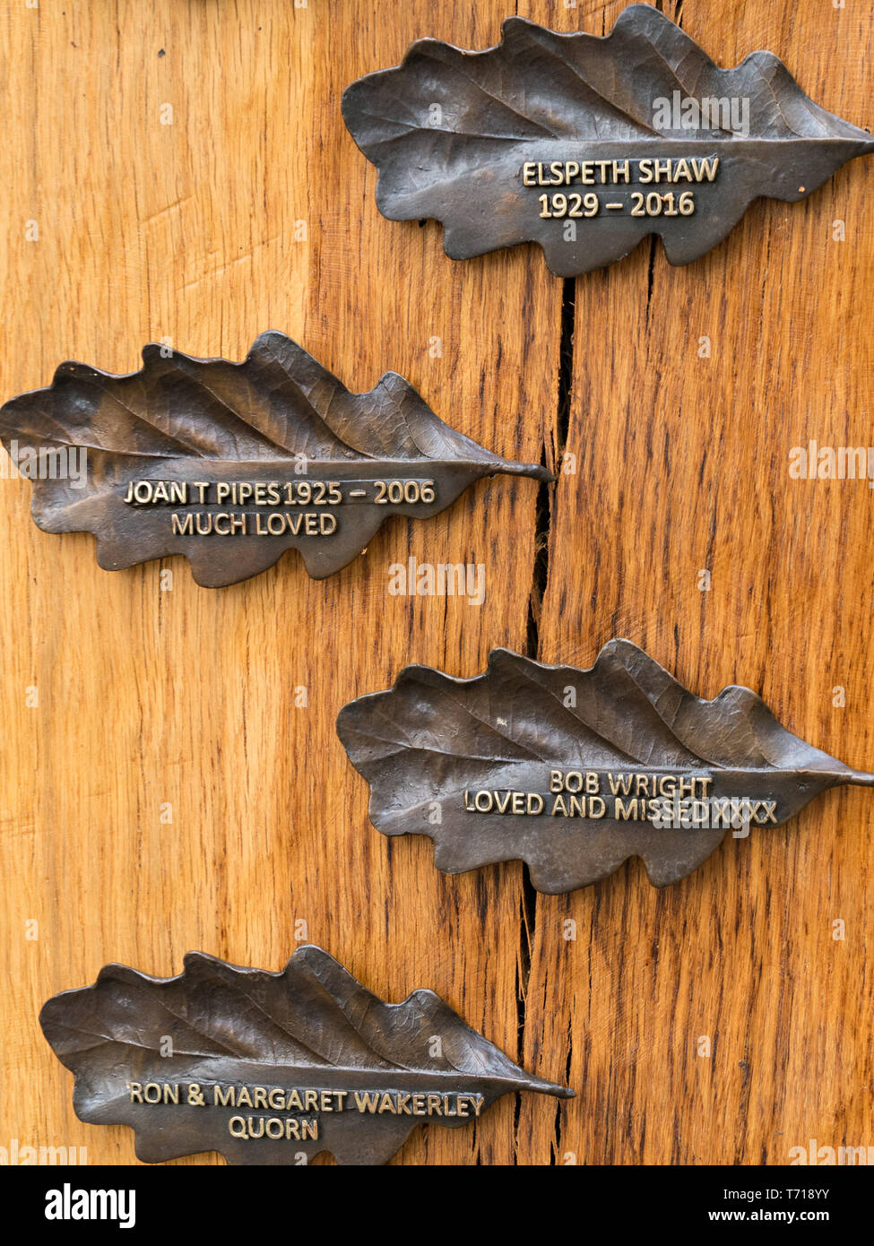 Memorial plaque in garden remembrance hi-res stock photography and ...