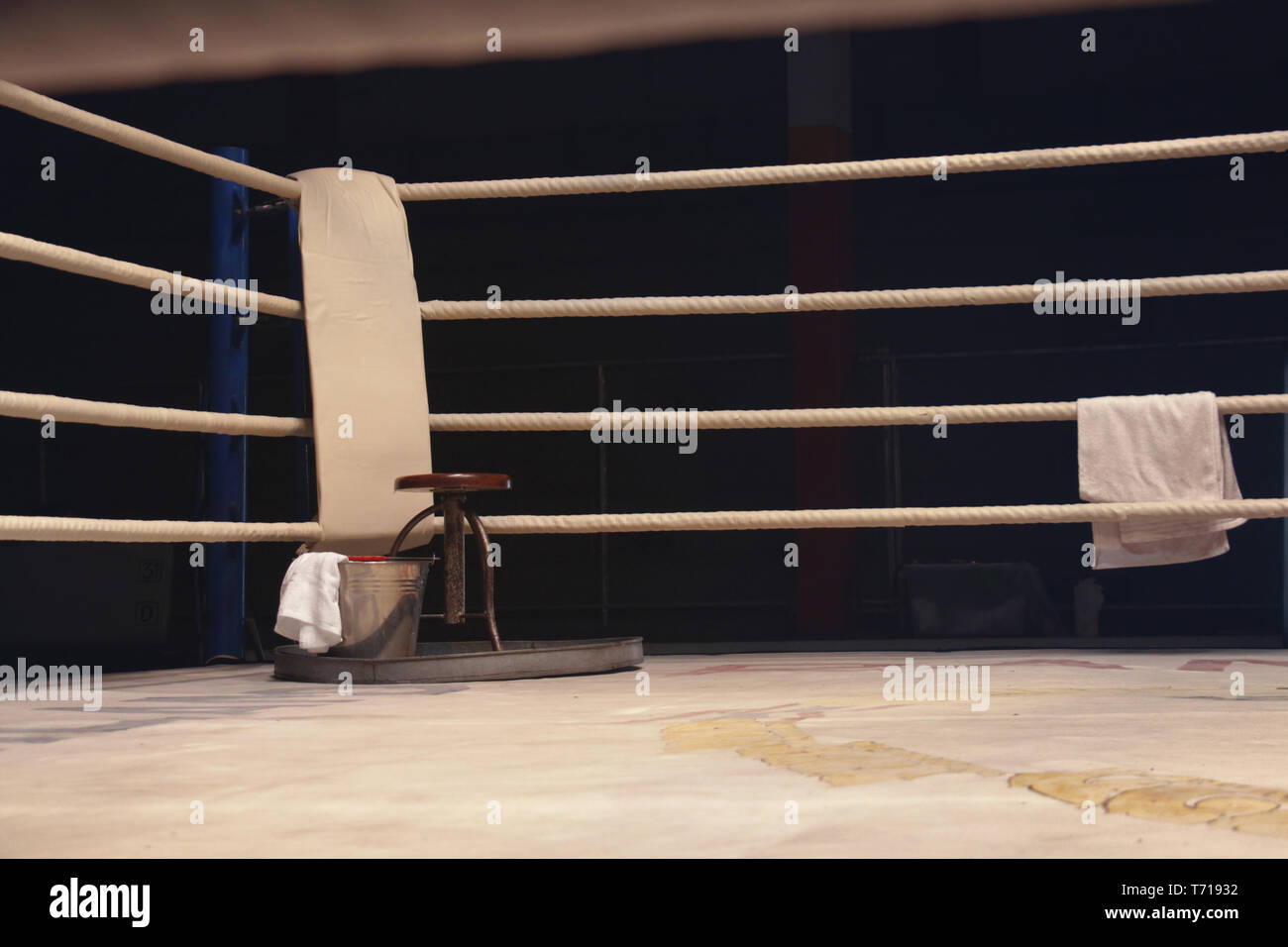 Boxing ring towel hi-res stock photography and images - Alamy