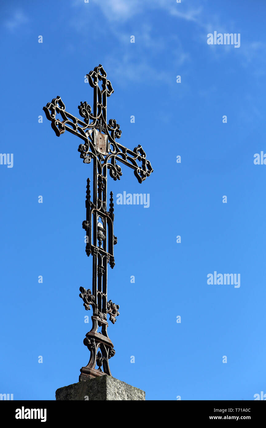 Croix en fer forgé hi-res stock photography and images - Alamy