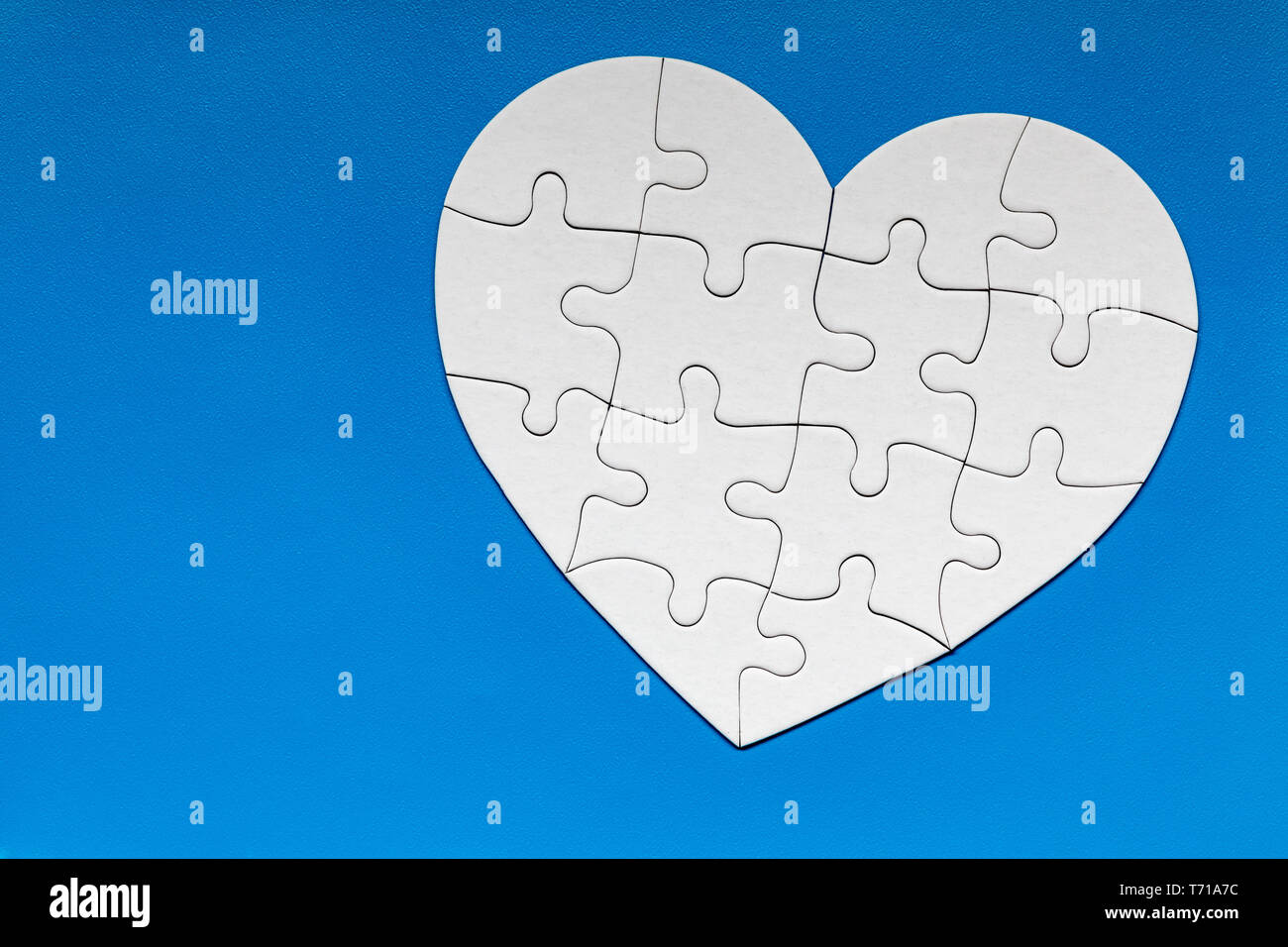 Heart object made of puzzle pieces. Make complete heart. Jigsaw puzzle ...