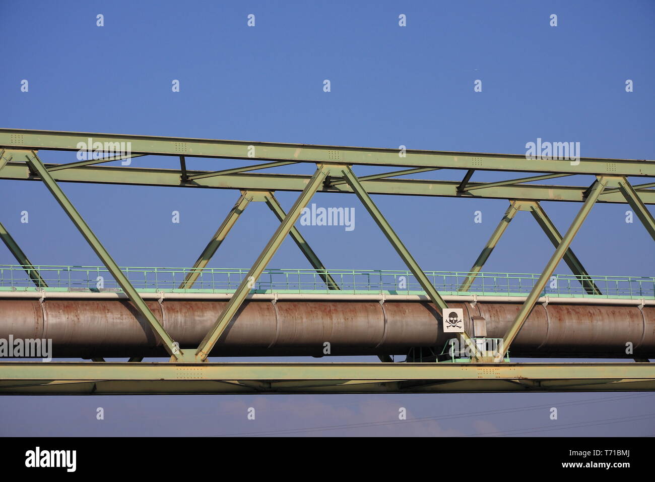 Pipeline bridge hi-res stock photography and images - Alamy