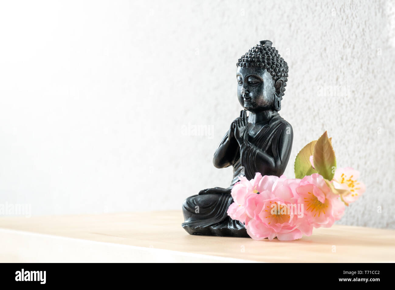 Peace buddha statue hi-res stock photography and images - Alamy