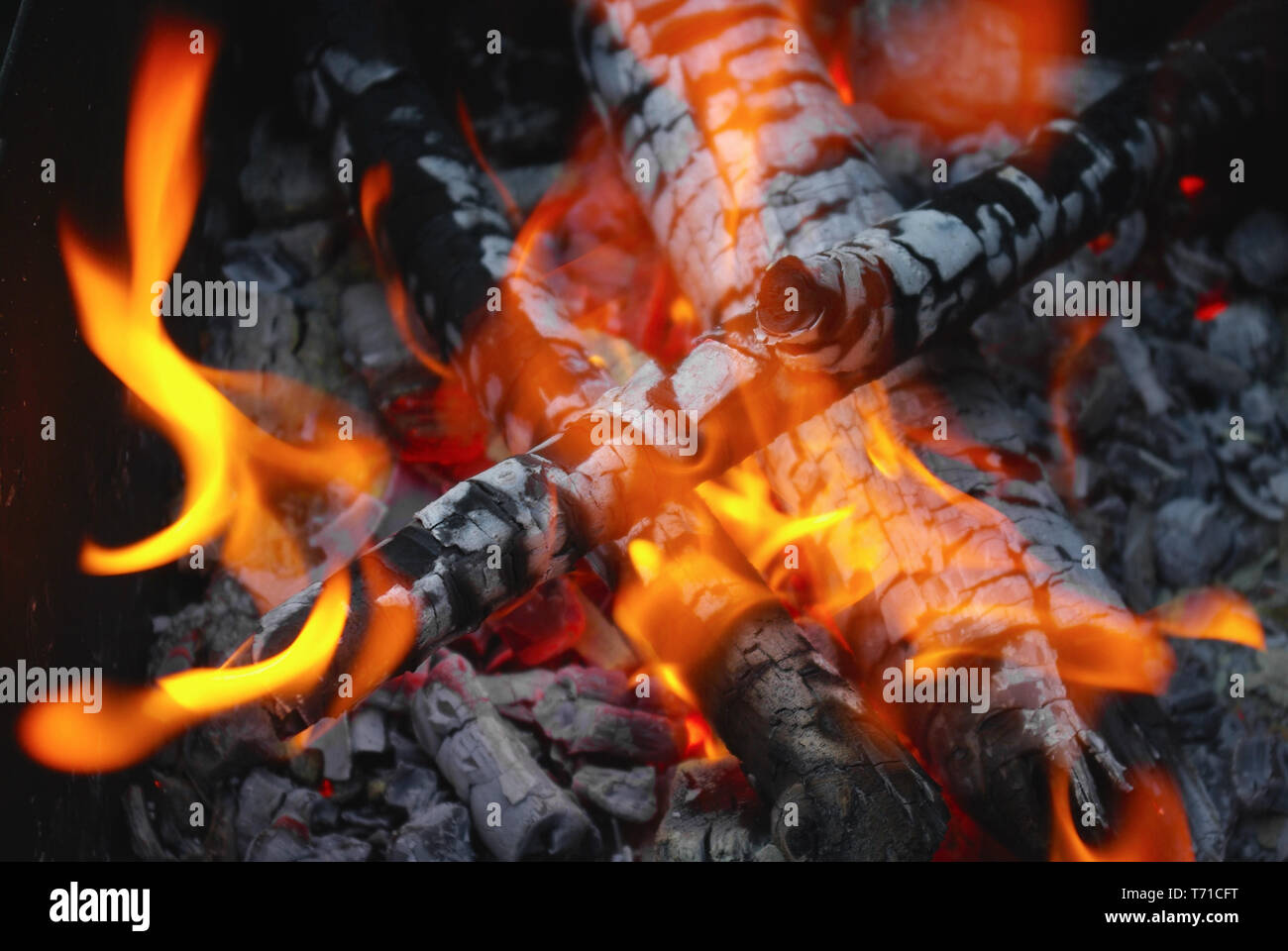 Flaming coals hi-res stock photography and images - Alamy