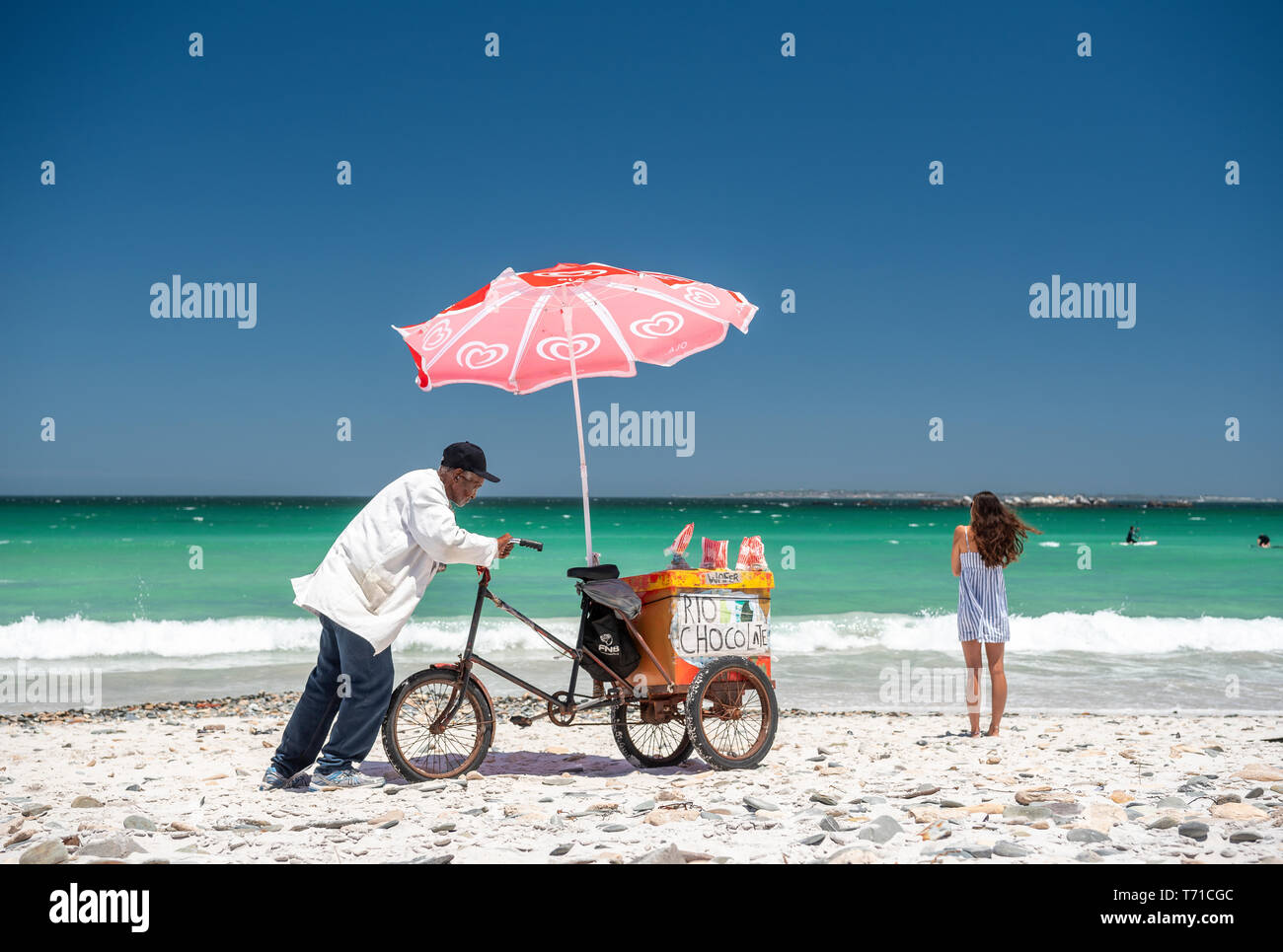 Selling ice hi-res stock photography and images - Alamy
