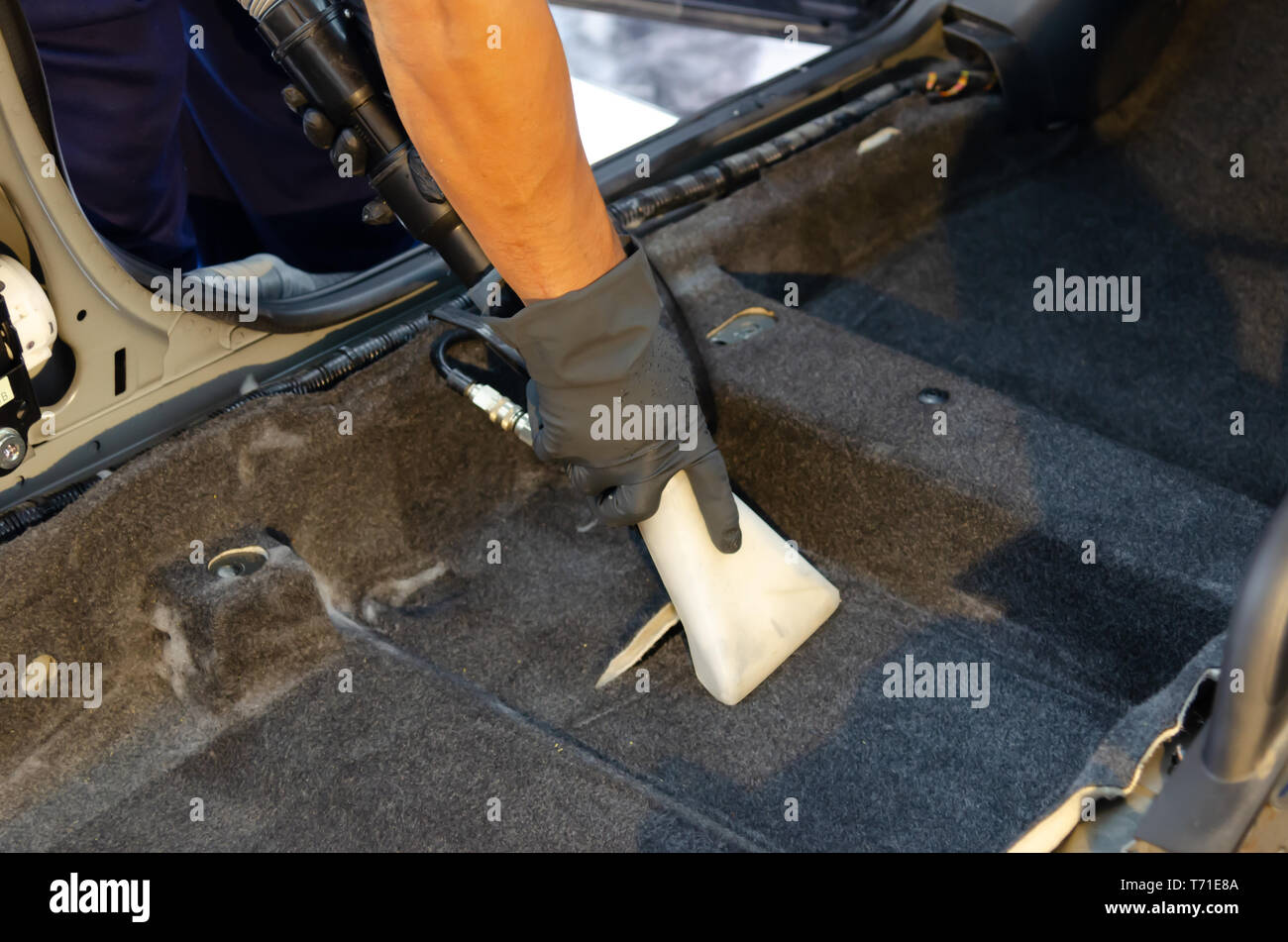 Spray on car detailing sponge hi-res stock photography and images - Alamy