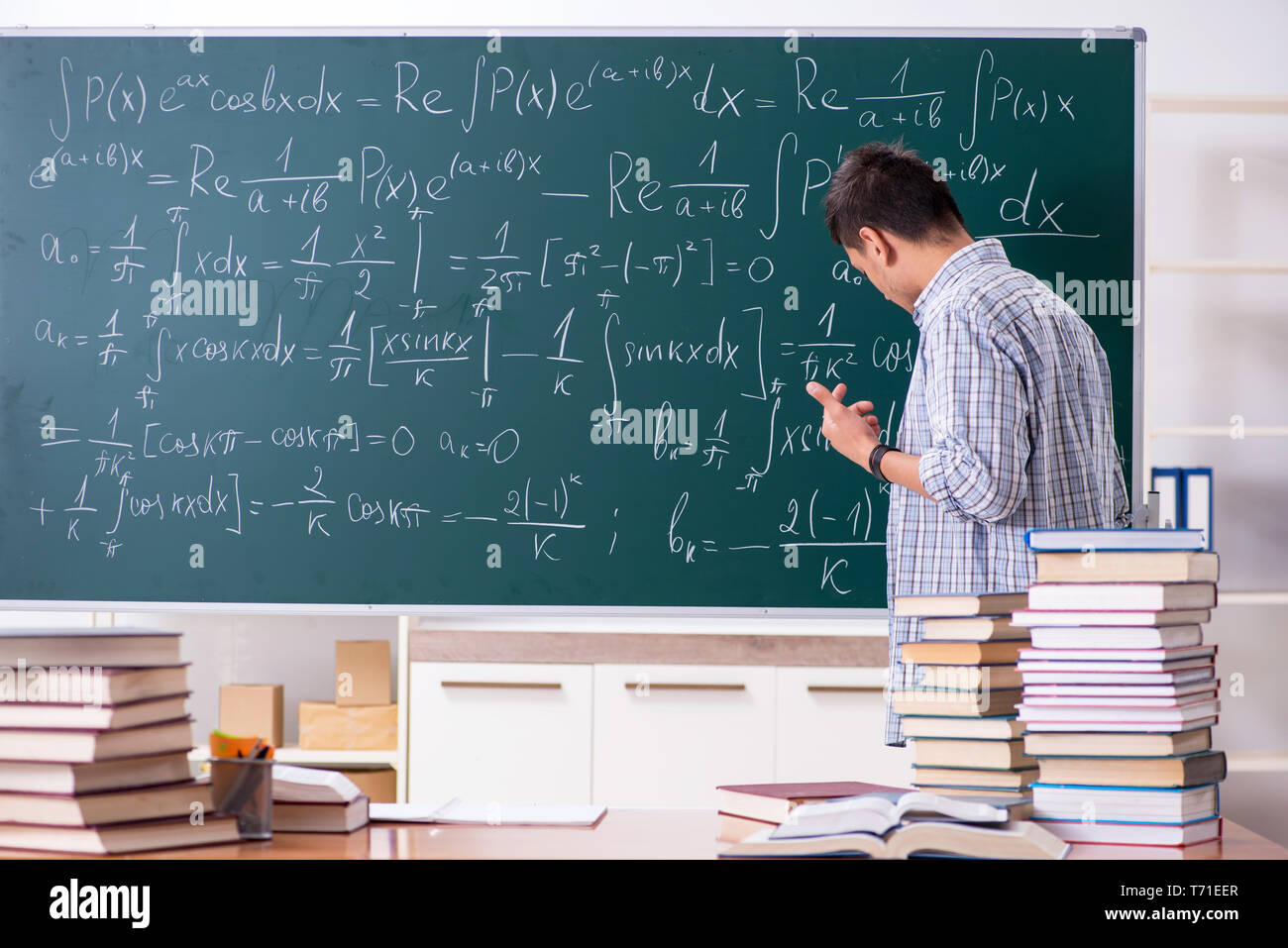 Male student studying physics hi-res stock photography and images - Alamy