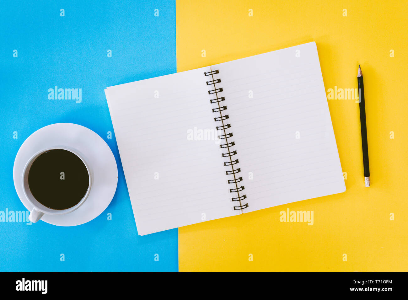 Stationary set hi-res stock photography and images - Alamy