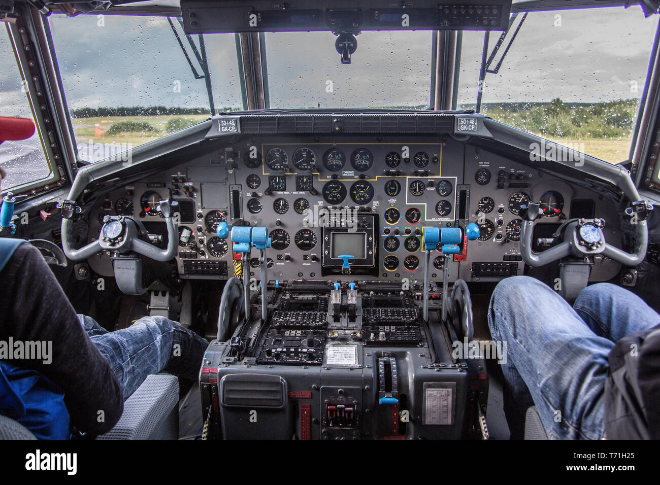 Cockpit windows hi-res stock photography and images - Alamy