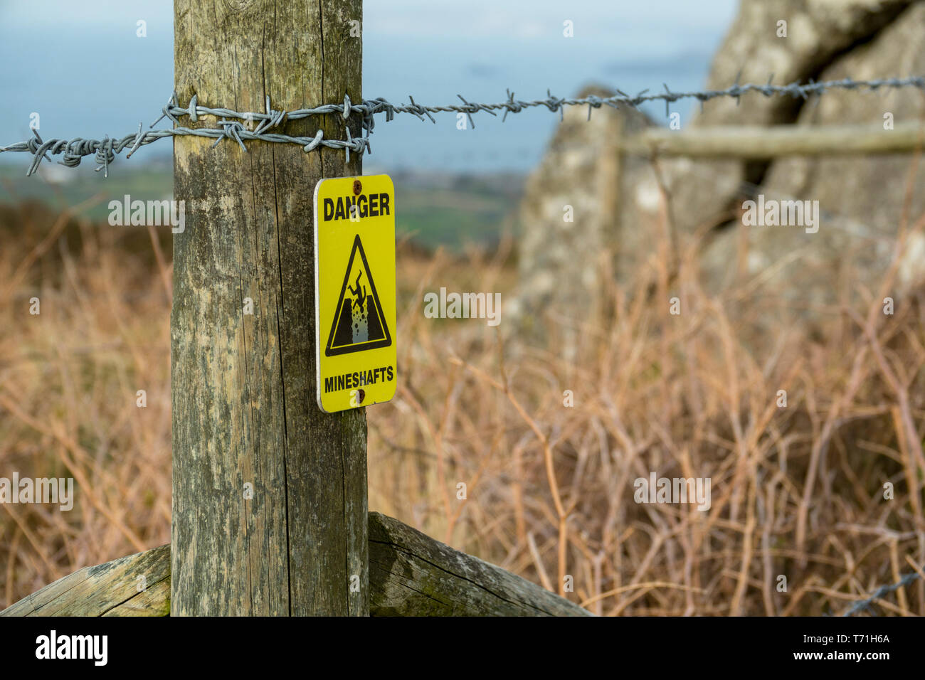 Danger mine shaft hi-res stock photography and images - Alamy