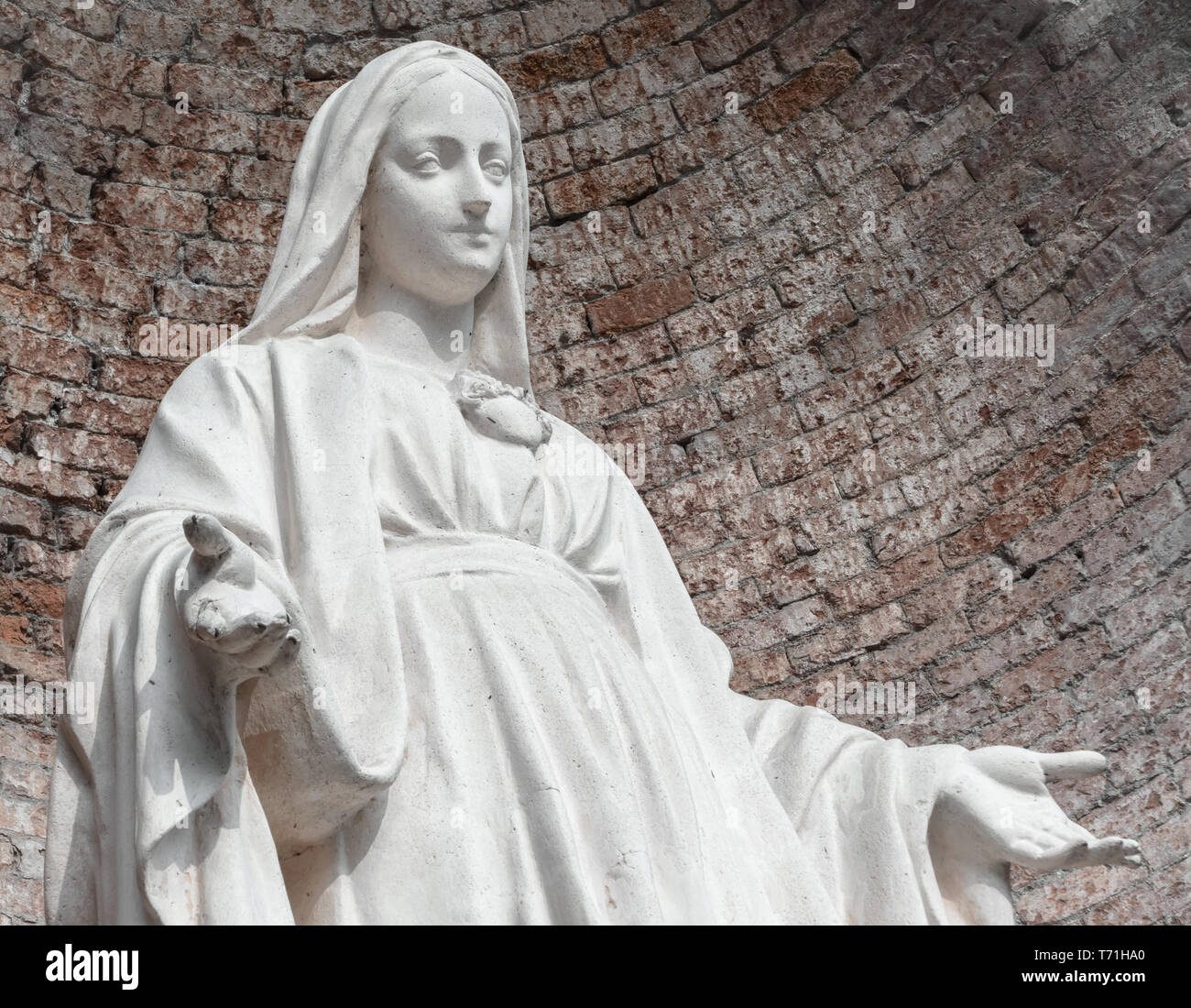 Statue in stone of Virgin Mary Stock Photo - Alamy