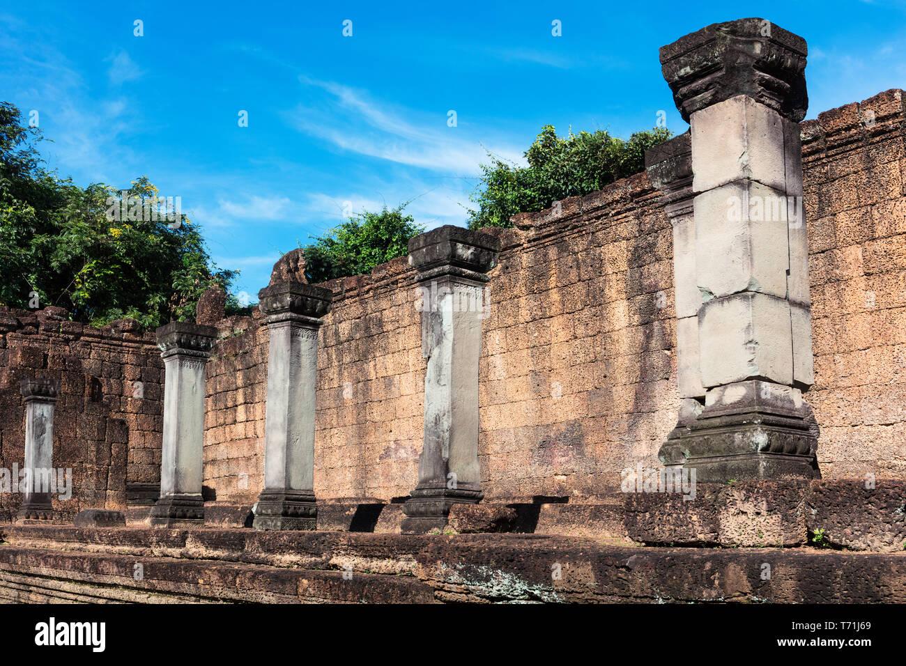 wall and columns Stock Photo - Alamy