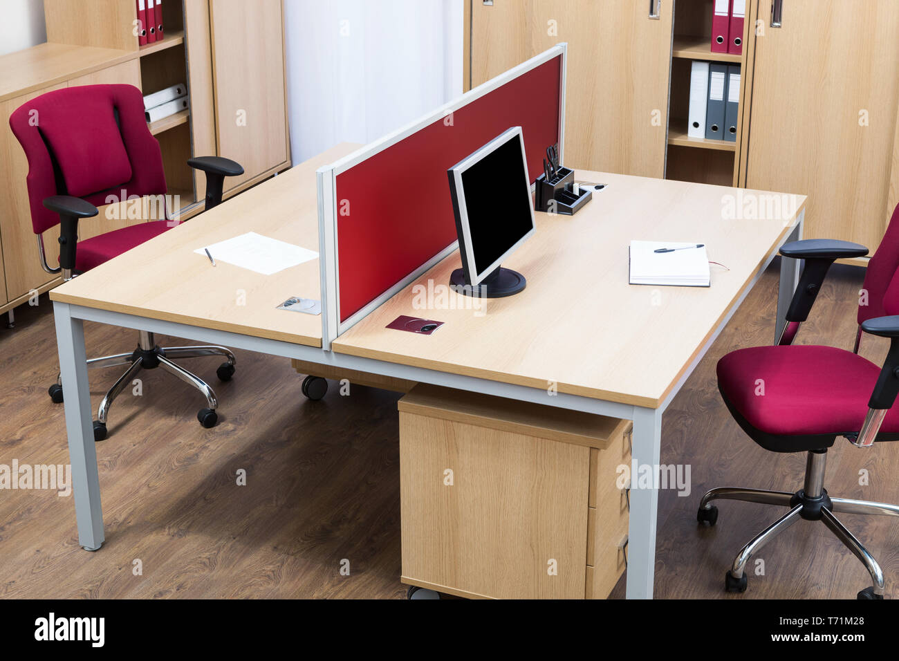 monitor on desk in a modern office Stock Photo - Alamy