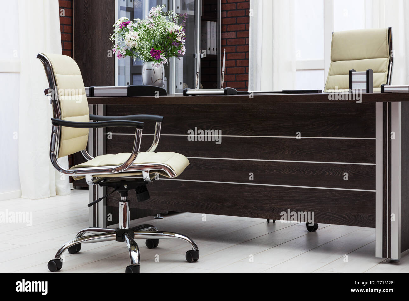 Flowers on desk hi-res stock photography and images - Alamy