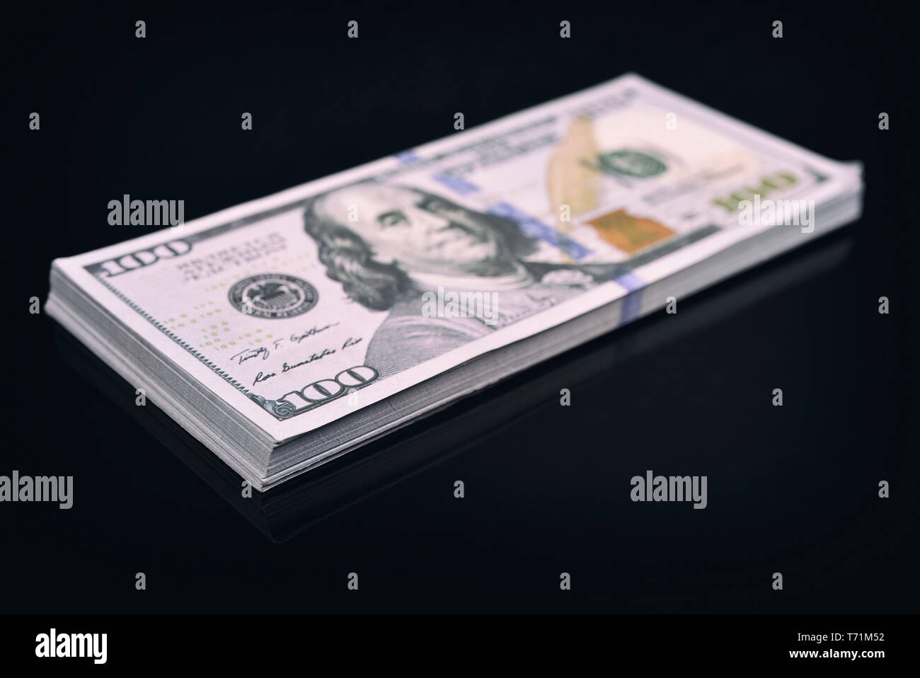 pack one hundred dollars Stock Photo - Alamy