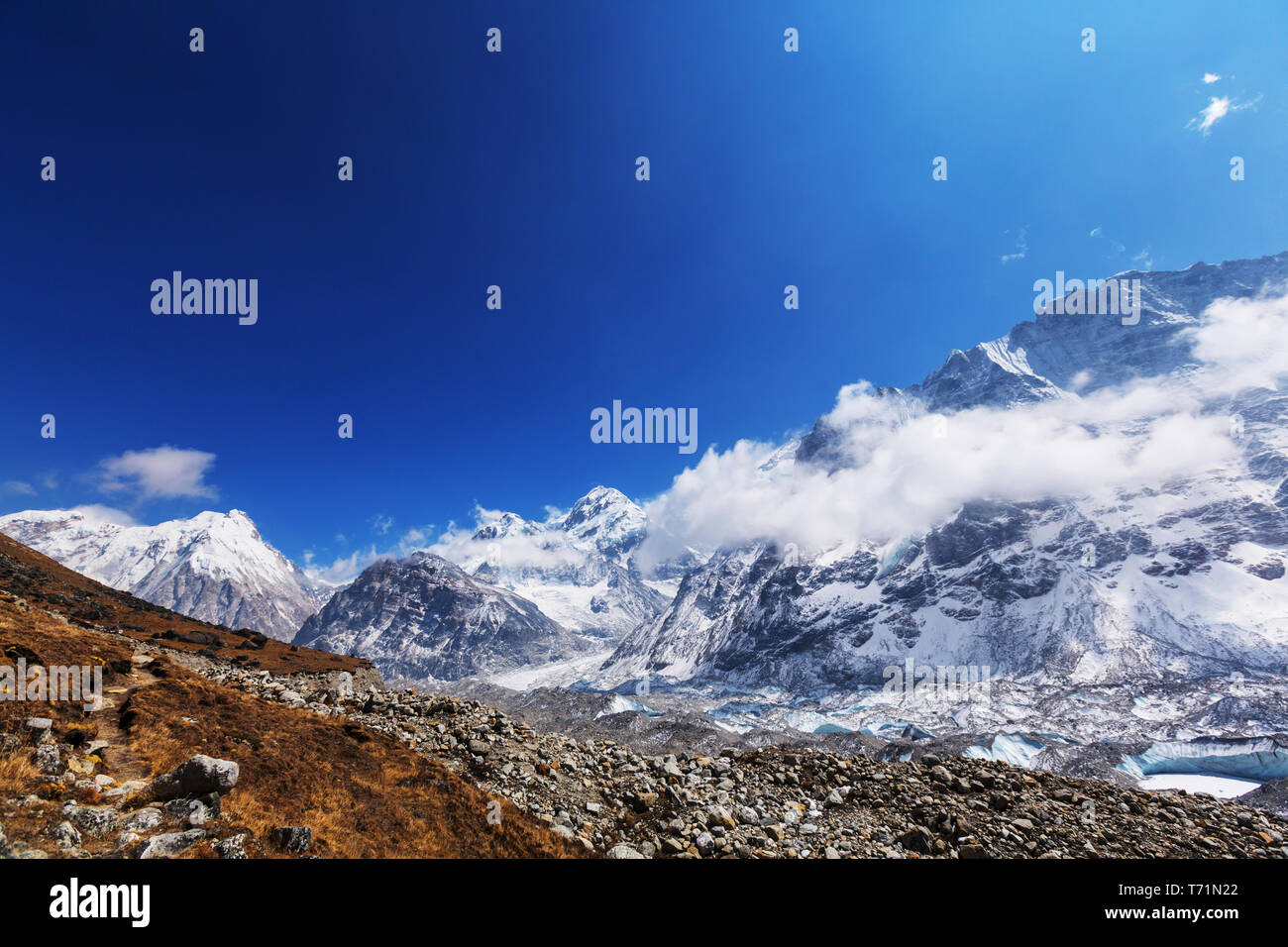 Kanchenjunga hi-res stock photography and images - Alamy
