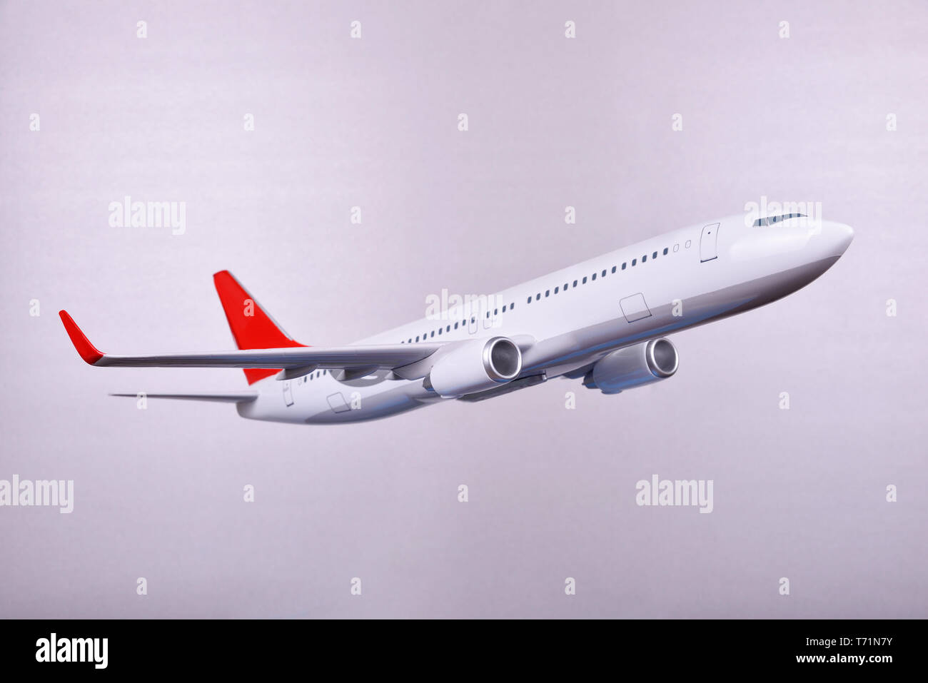 Modern white passenger jet hi-res stock photography and images - Alamy