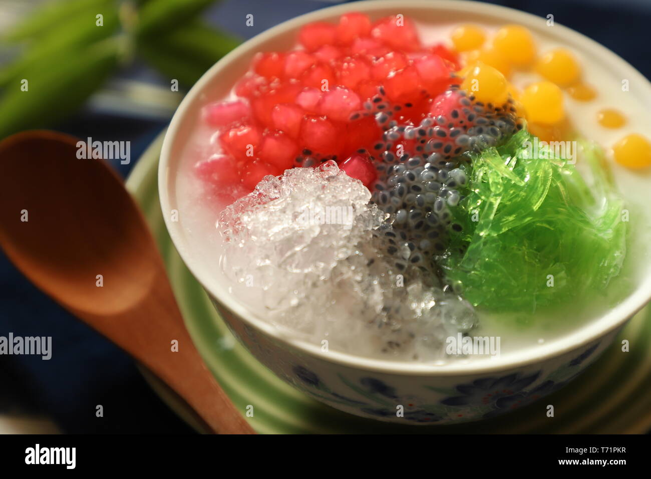 Red ruby bubbles hi-res stock photography and images - Alamy