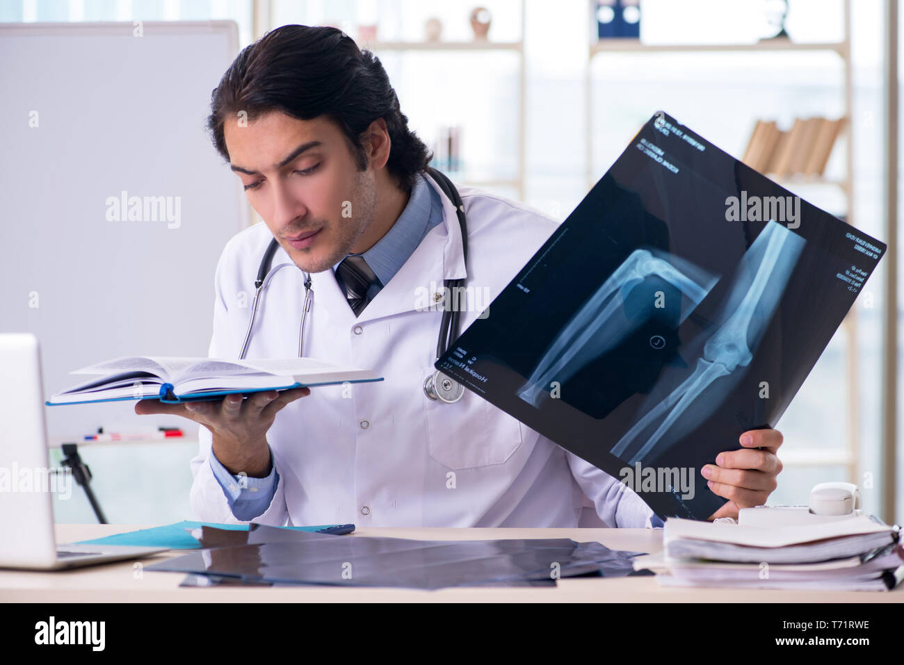 Hospital radiologist in front hi-res stock photography and images - Alamy