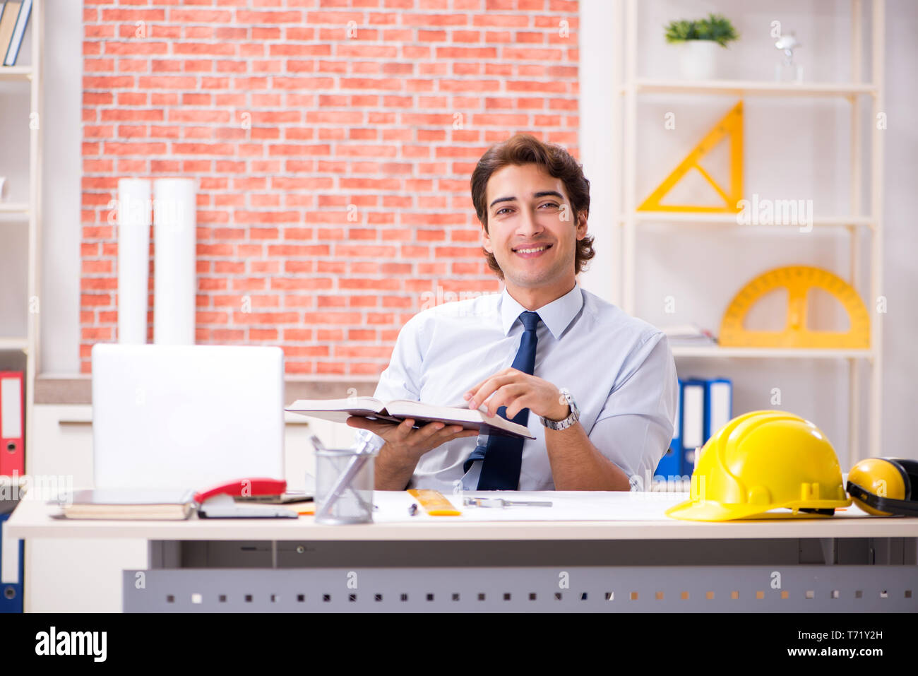 Construction supervisor working on blueprints Stock Photo - Alamy