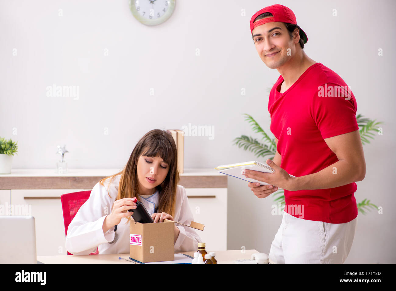 Urgent parcel hi-res stock photography and images - Alamy