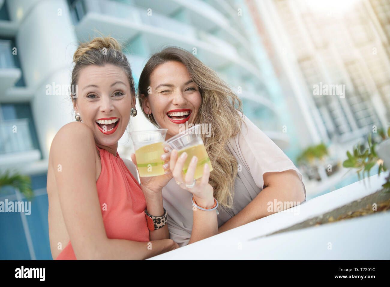 Beautiful people on rooftop bar hi-res stock photography and images - Alamy