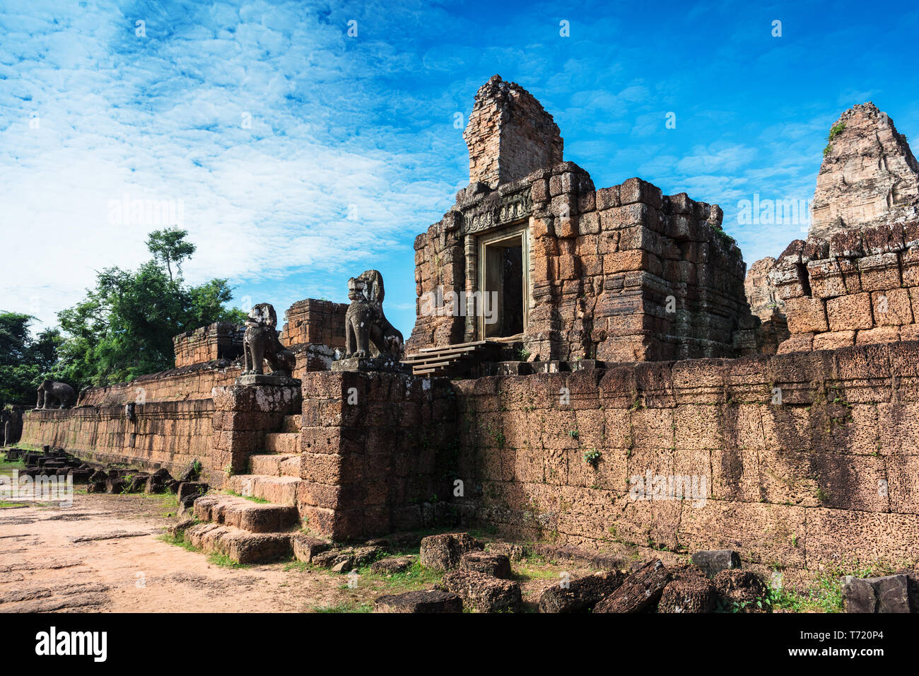 Stone elephant at east mebon hi-res stock photography and images - Alamy