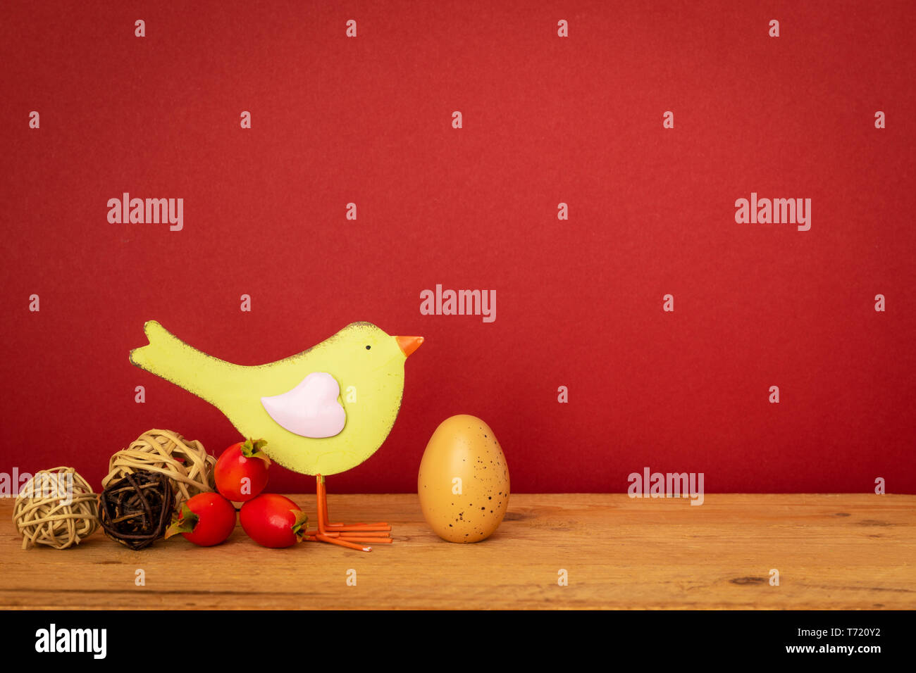 Bird background hi-res stock photography and images - Alamy