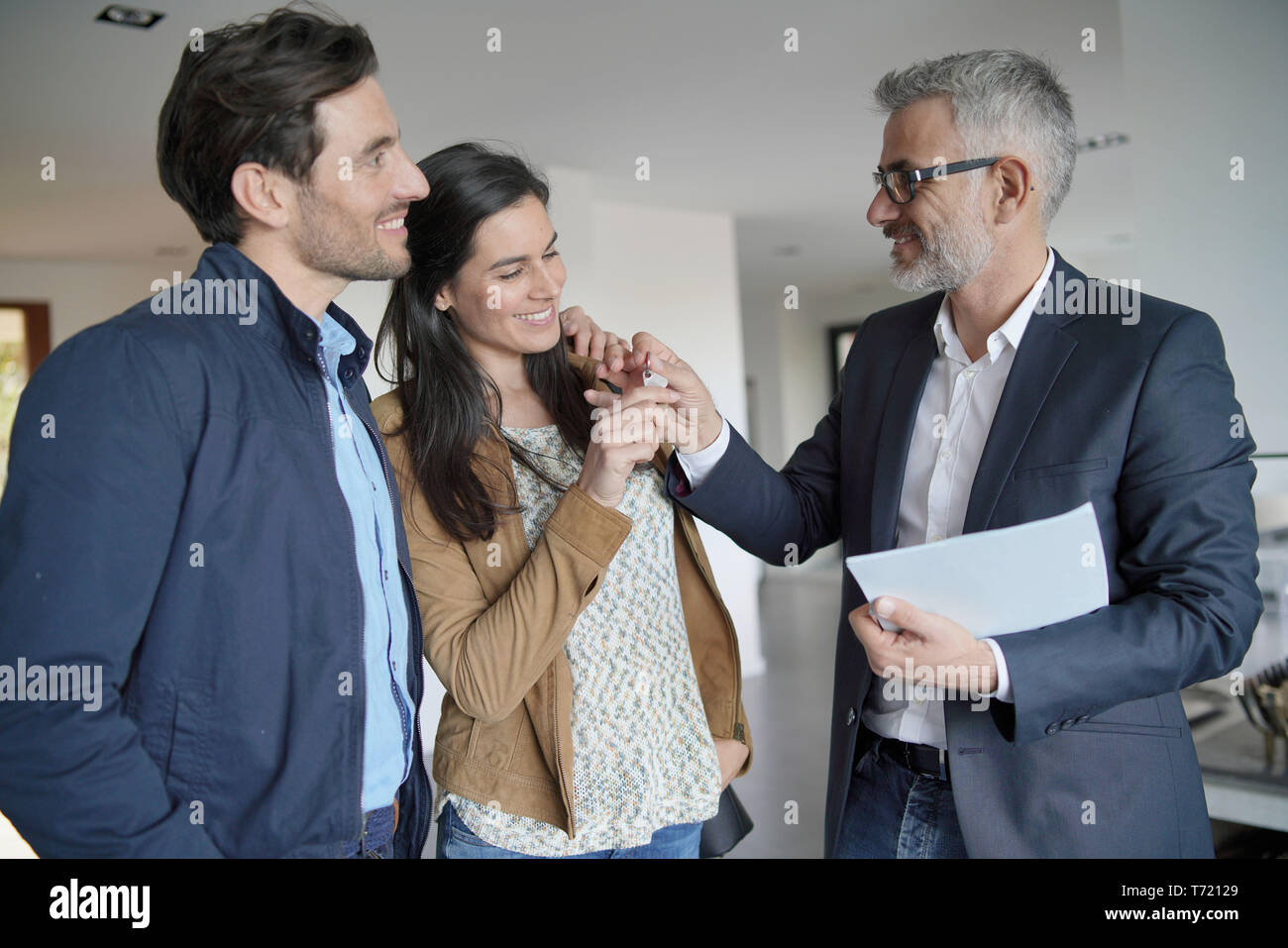 Estate agent handing over keys hi-res stock photography and images - Alamy