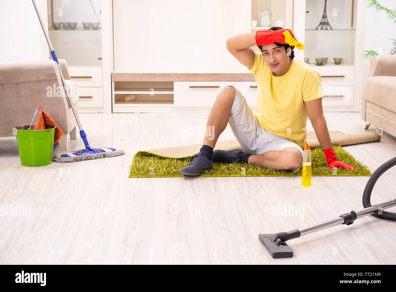 Man doing housework spray bottle hi-res stock photography and images ...