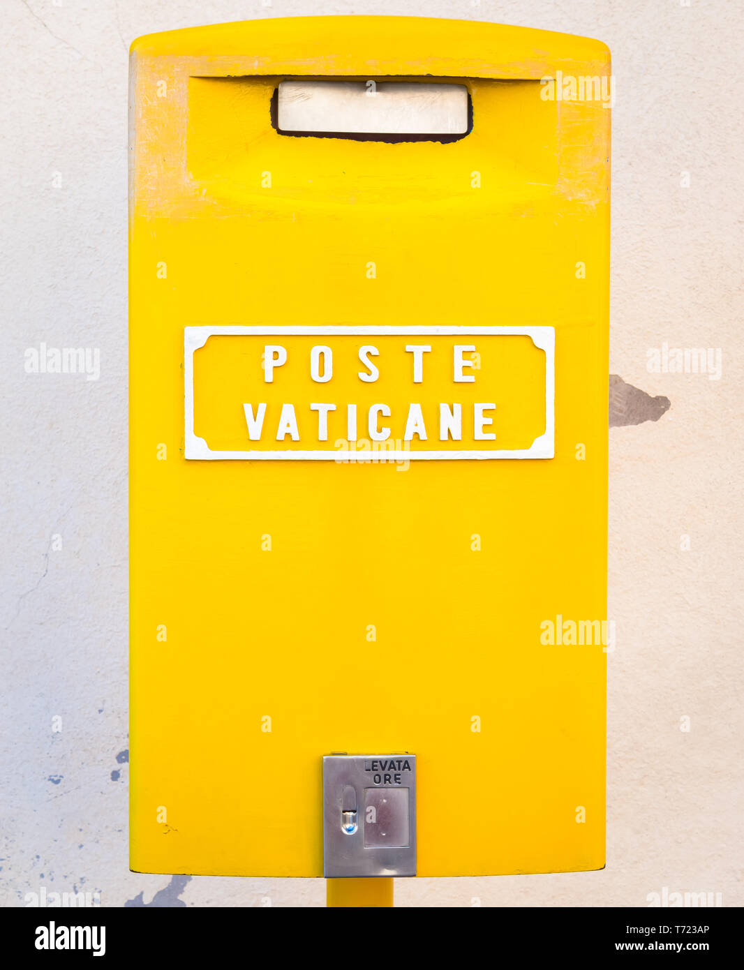 Yellow post box in Vatican Stock Photo - Alamy