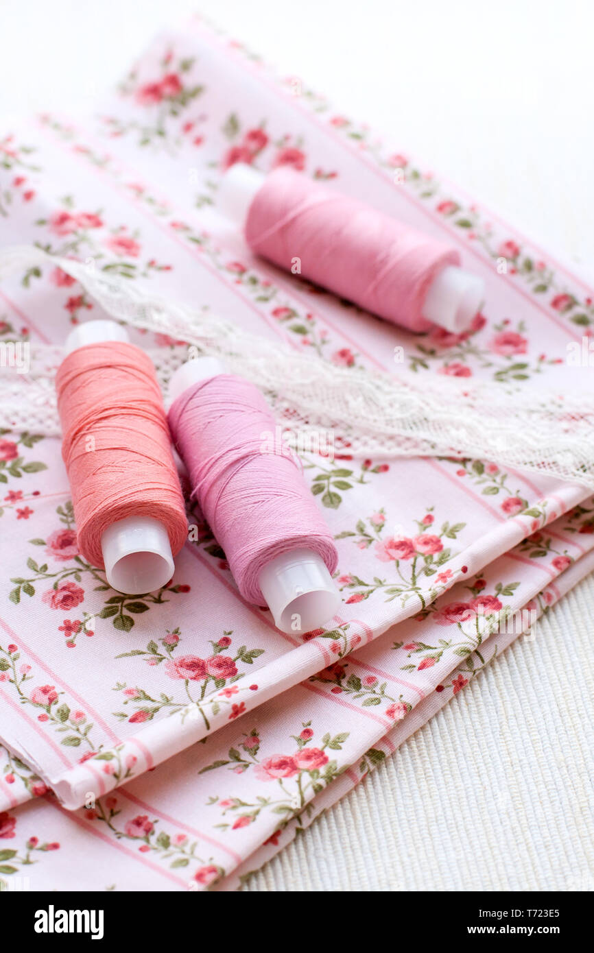 Materials for the sewing hi-res stock photography and images - Alamy