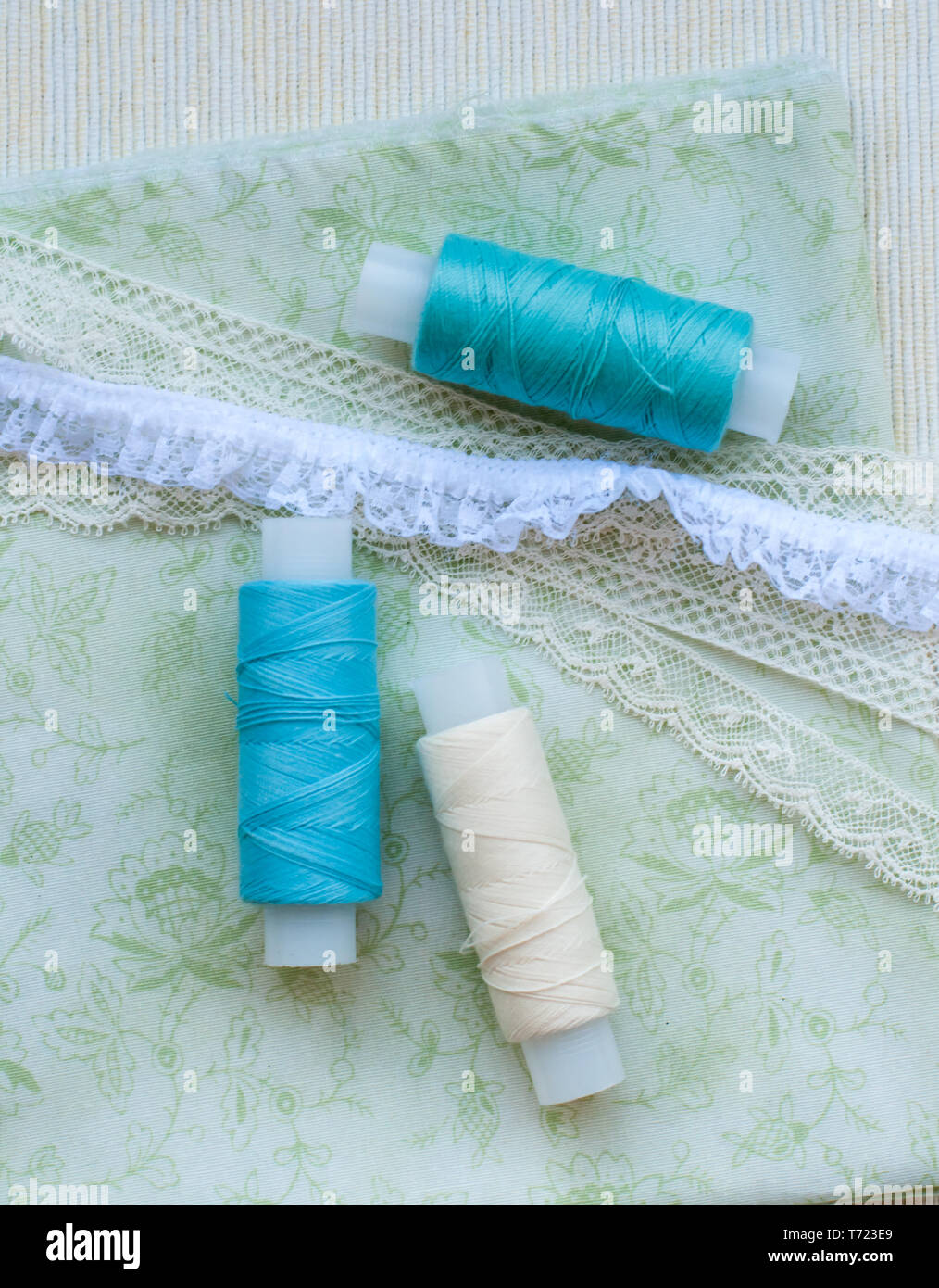 Materials for the sewing hi-res stock photography and images - Alamy