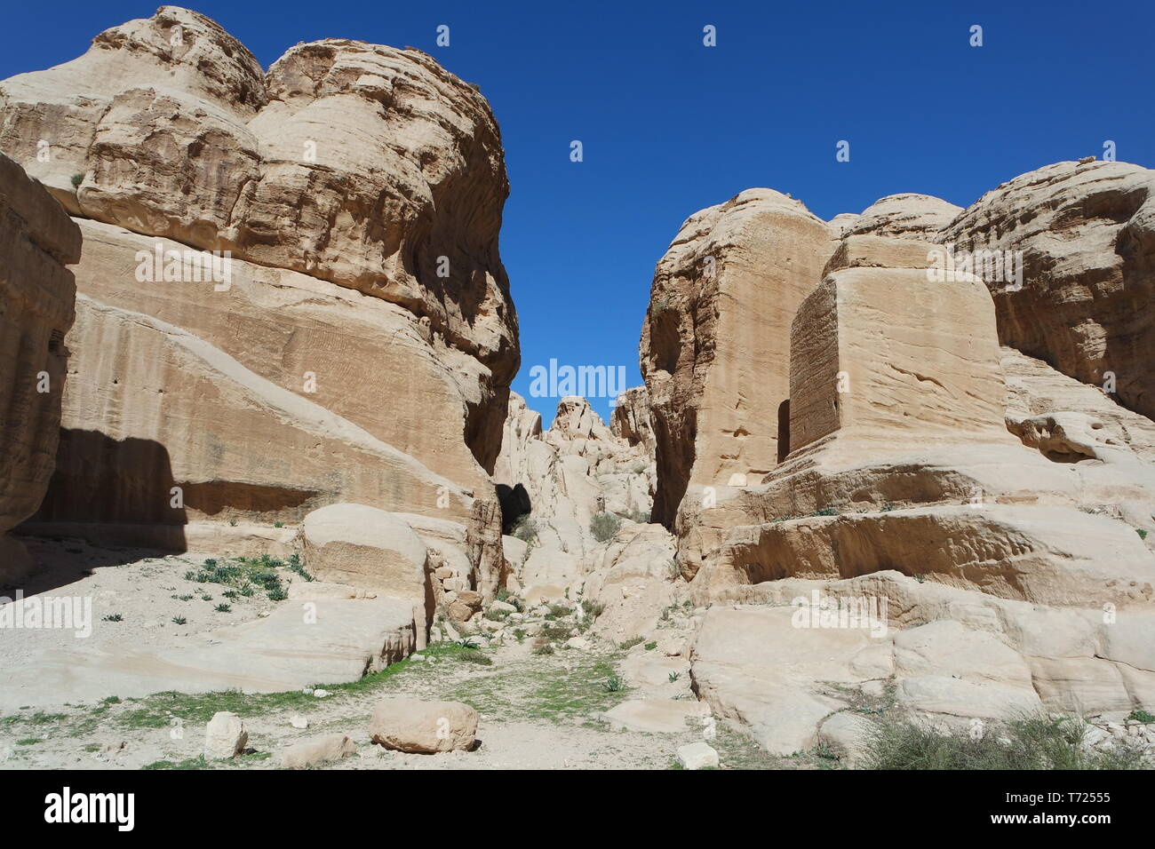 Rock formations in Petra, Jordan Stock Photo - Alamy
