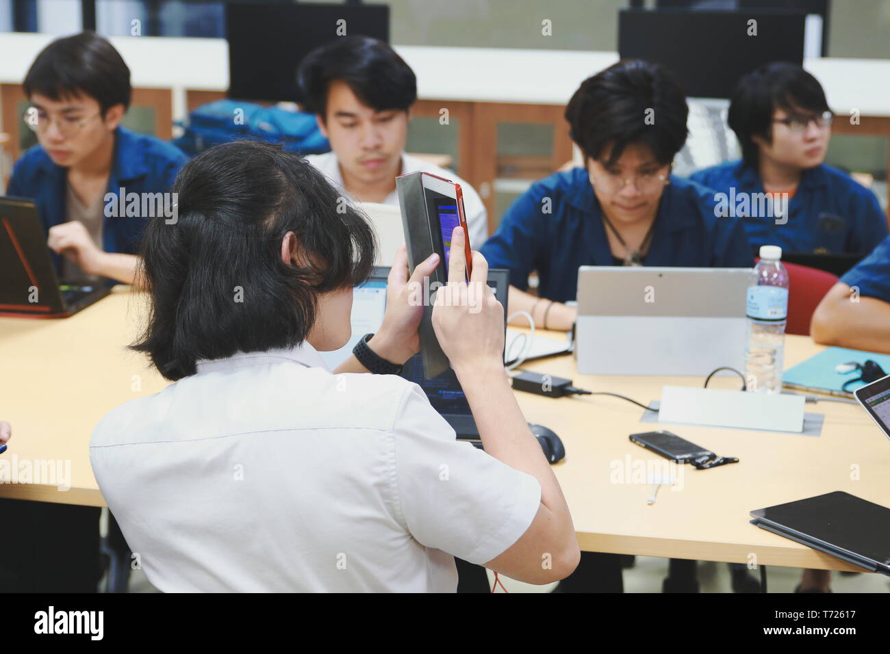 Student using ipad in classroom hi-res stock photography and images - Alamy