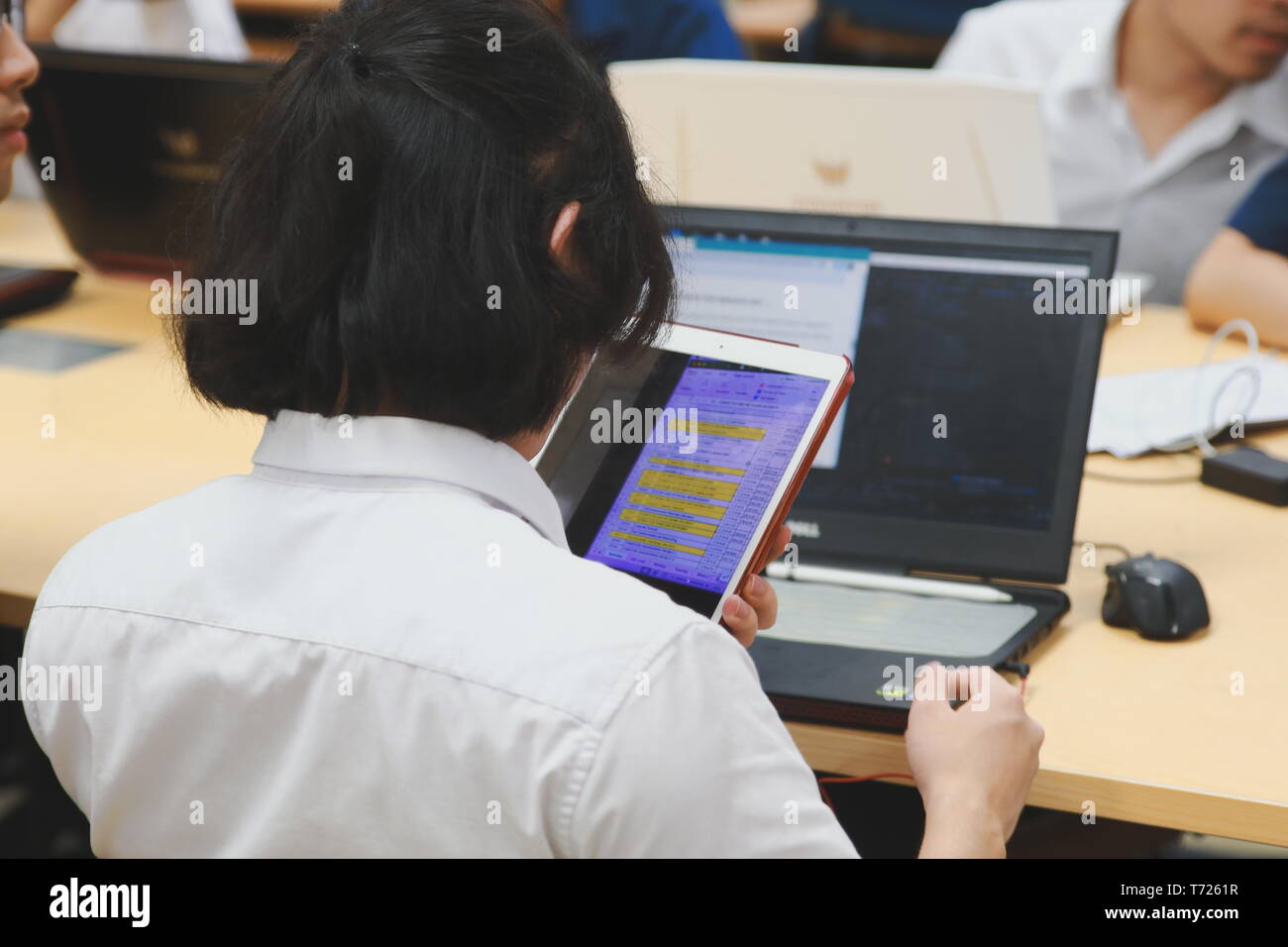 Ipad, reading, classroom hi-res stock photography and images - Alamy