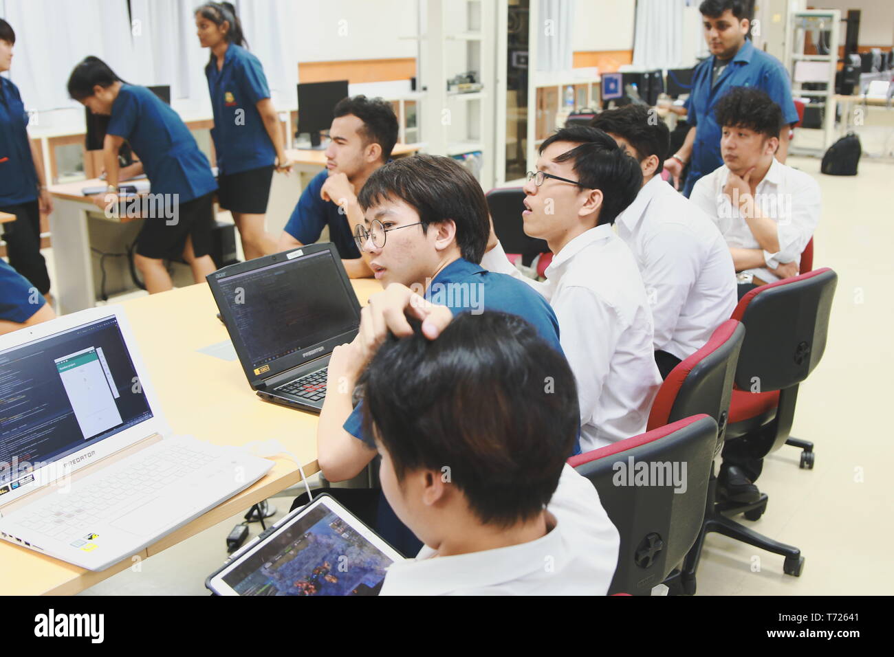 Asia college collaboration hi-res stock photography and images - Alamy