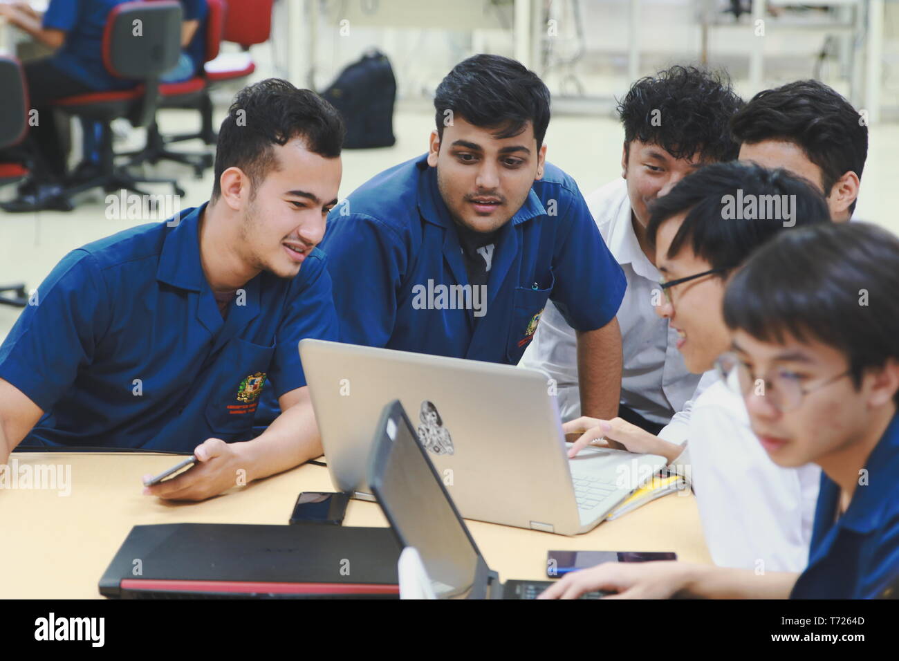 Asia college collaboration hi-res stock photography and images - Alamy