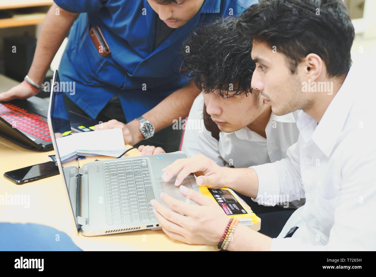 Asia college collaboration hi-res stock photography and images - Alamy