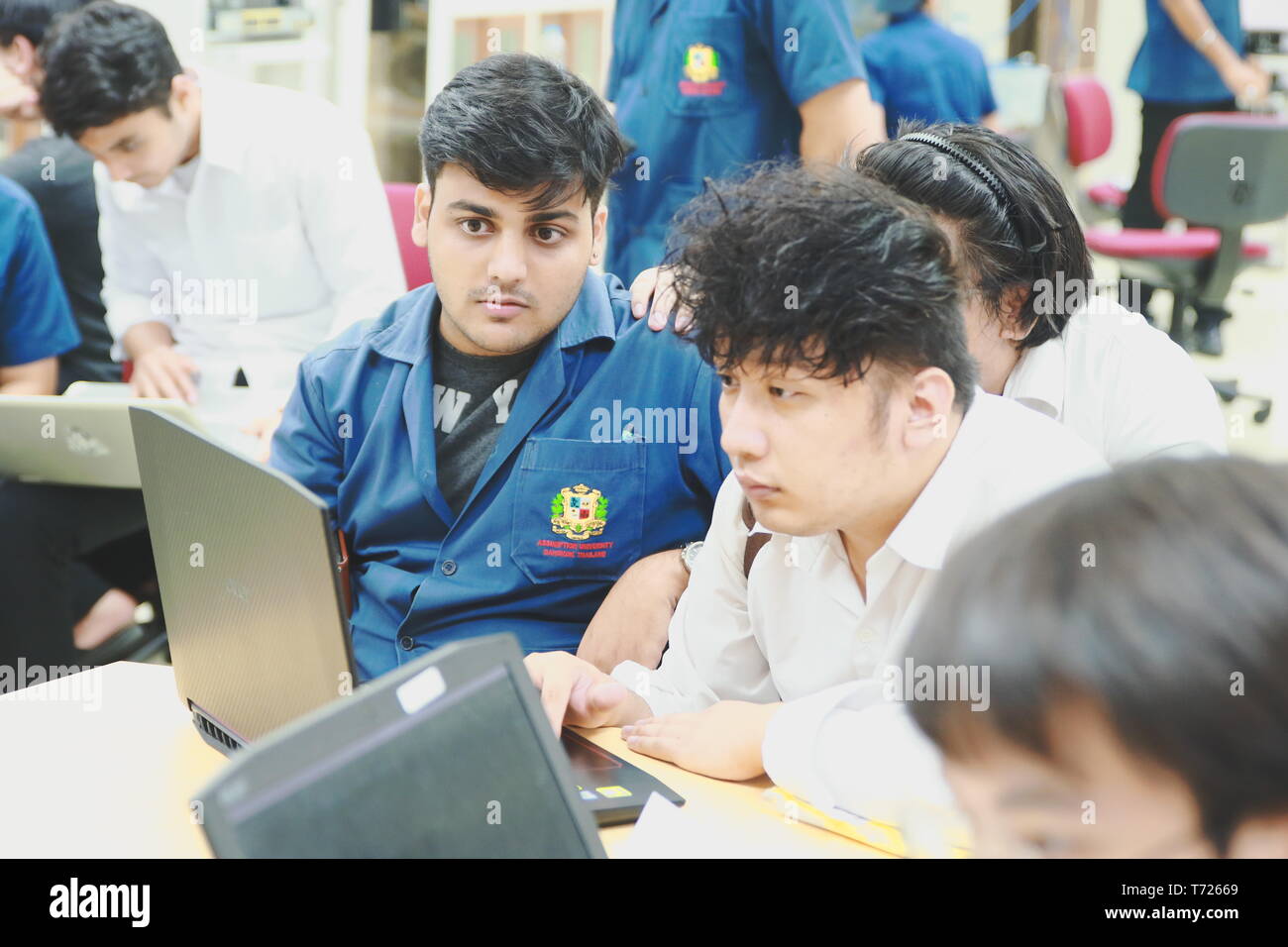 Group of multi ethnic computer engineering students working together to ...