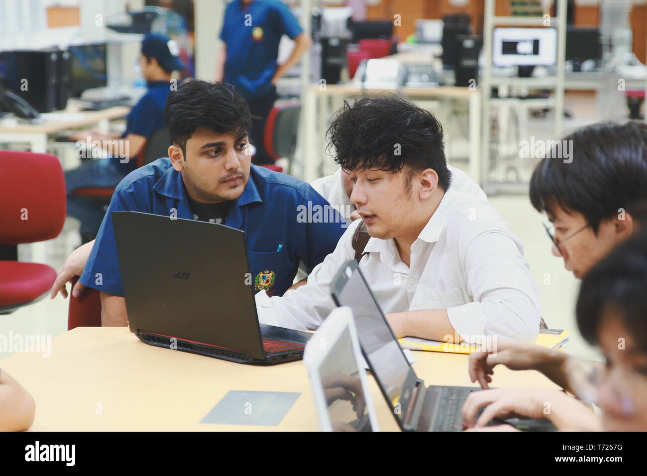 Asia college collaboration hi-res stock photography and images - Alamy