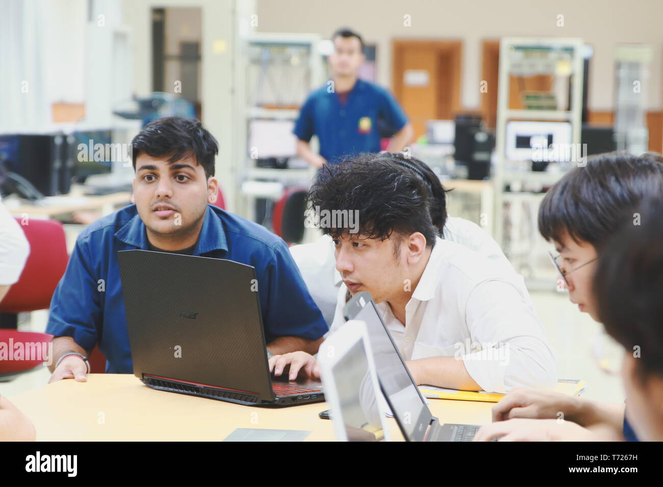 Asia college collaboration hi-res stock photography and images - Alamy