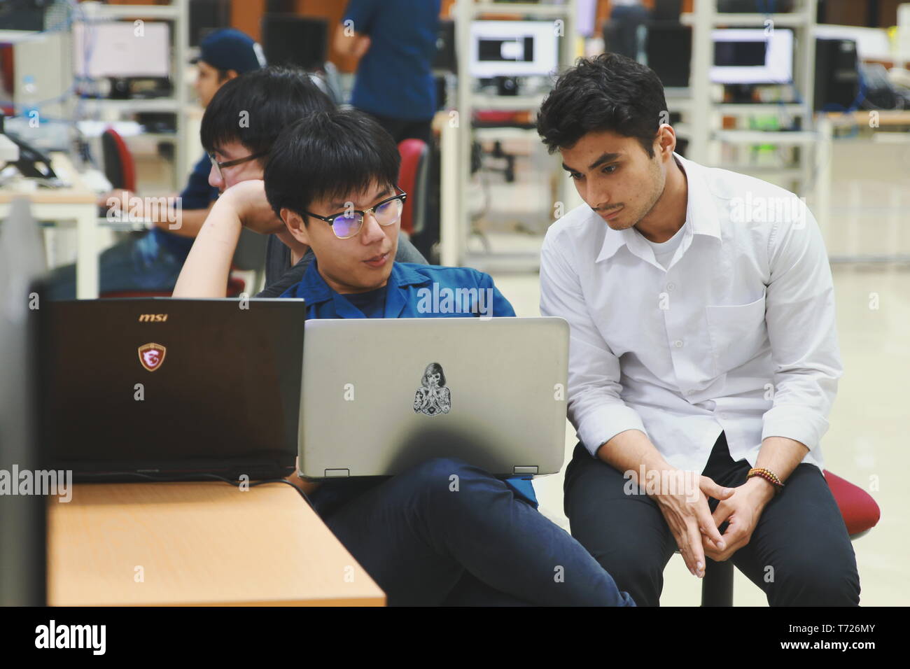 College students asia discuss hi-res stock photography and images - Alamy