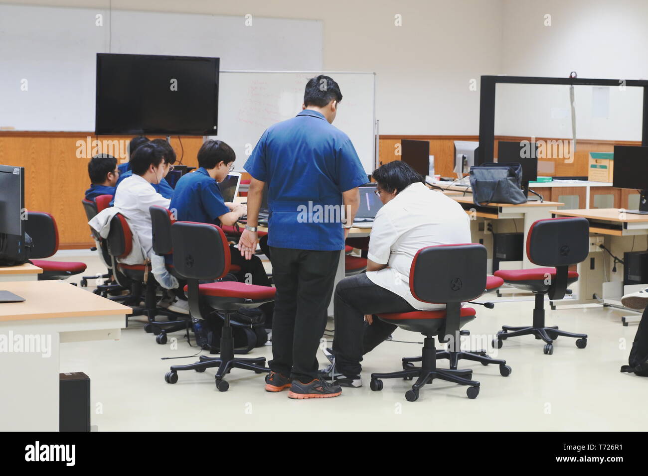 Asia college collaboration hi-res stock photography and images - Alamy