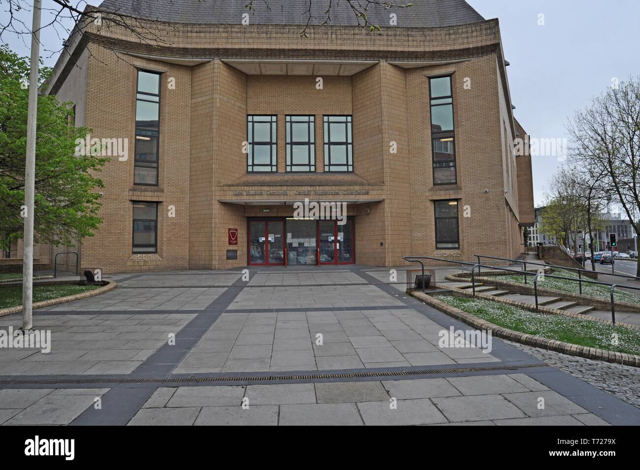 A view of the front of Cardiff City Magistrates Court Stock Photo - Alamy