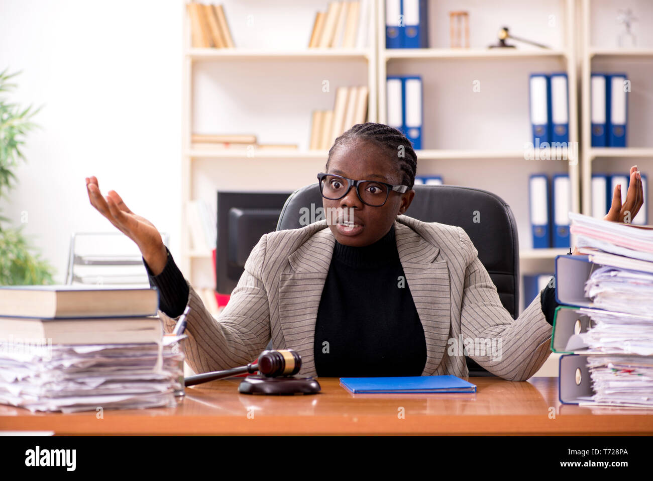 Black female lawyer in courthouse Stock Photo - Alamy