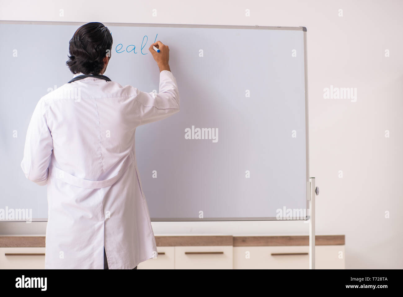 Doctor trainee standing in hi-res stock photography and images - Alamy